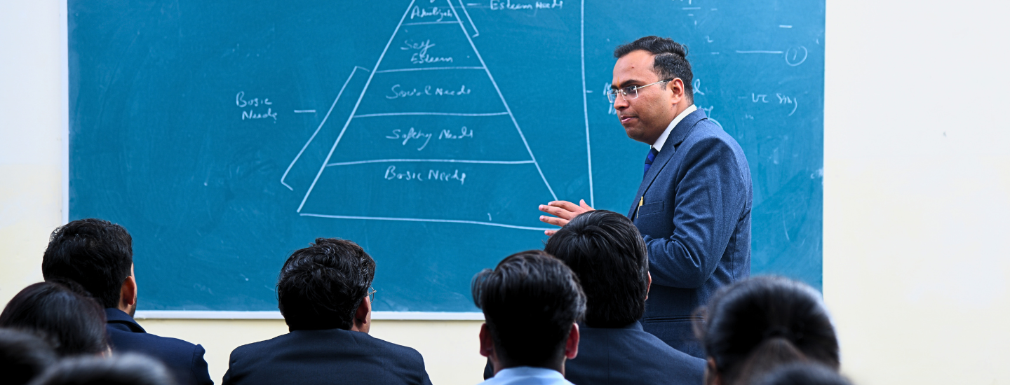 Vctm Aligarh Logo About Vineet Coaching | VCGC Aligarh